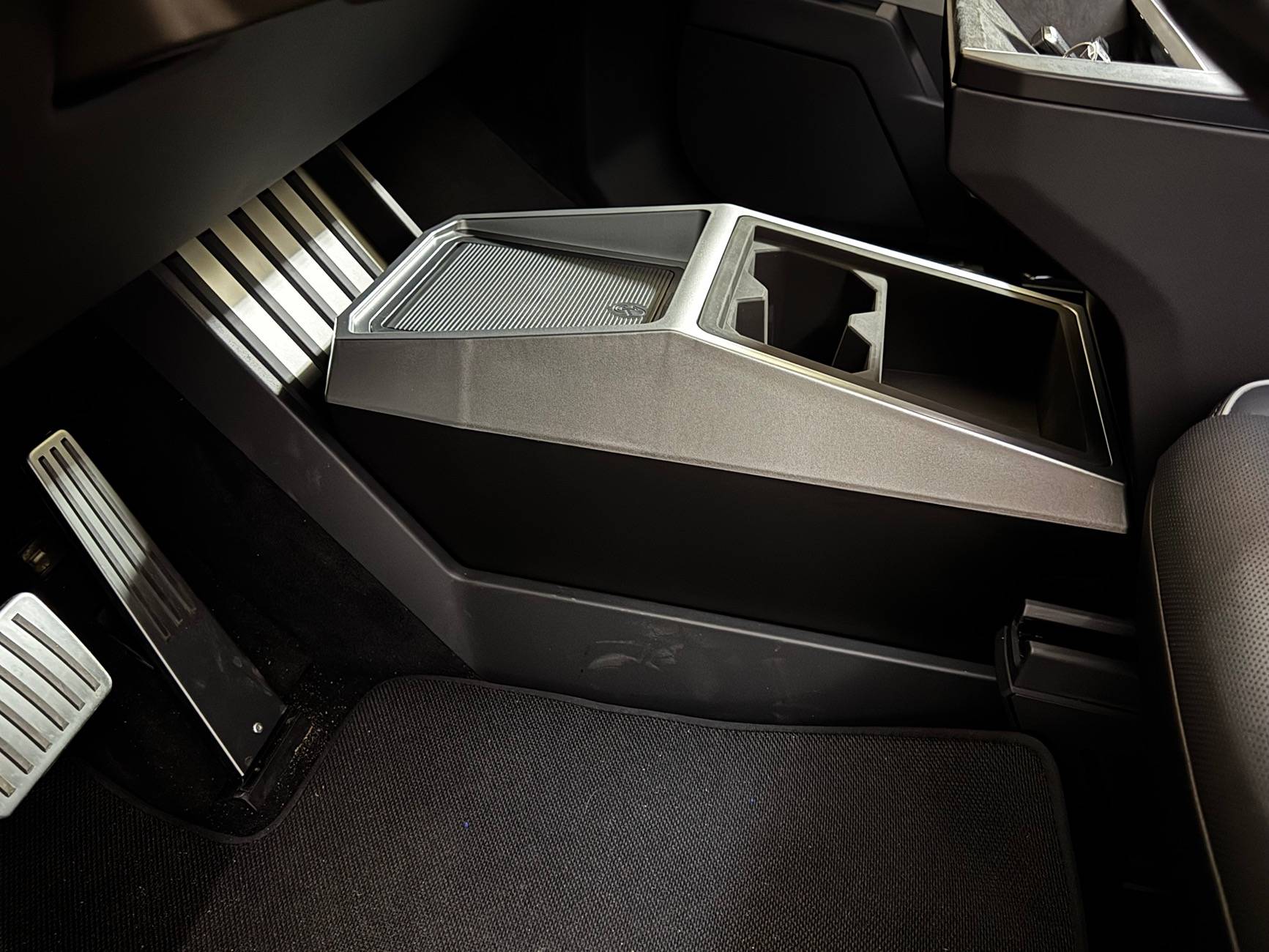 🔥Futuristic vs. Cluttered: The Ultimate Solution for Aisle Storage🔥 ...