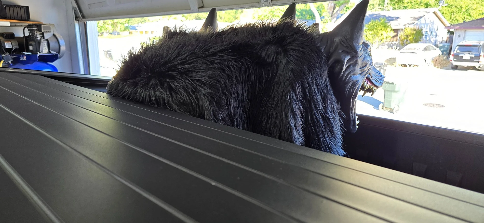 📐🎃 Animatronic Cerberus in the Cyberbeast + fog - Ain't gunna be late ...