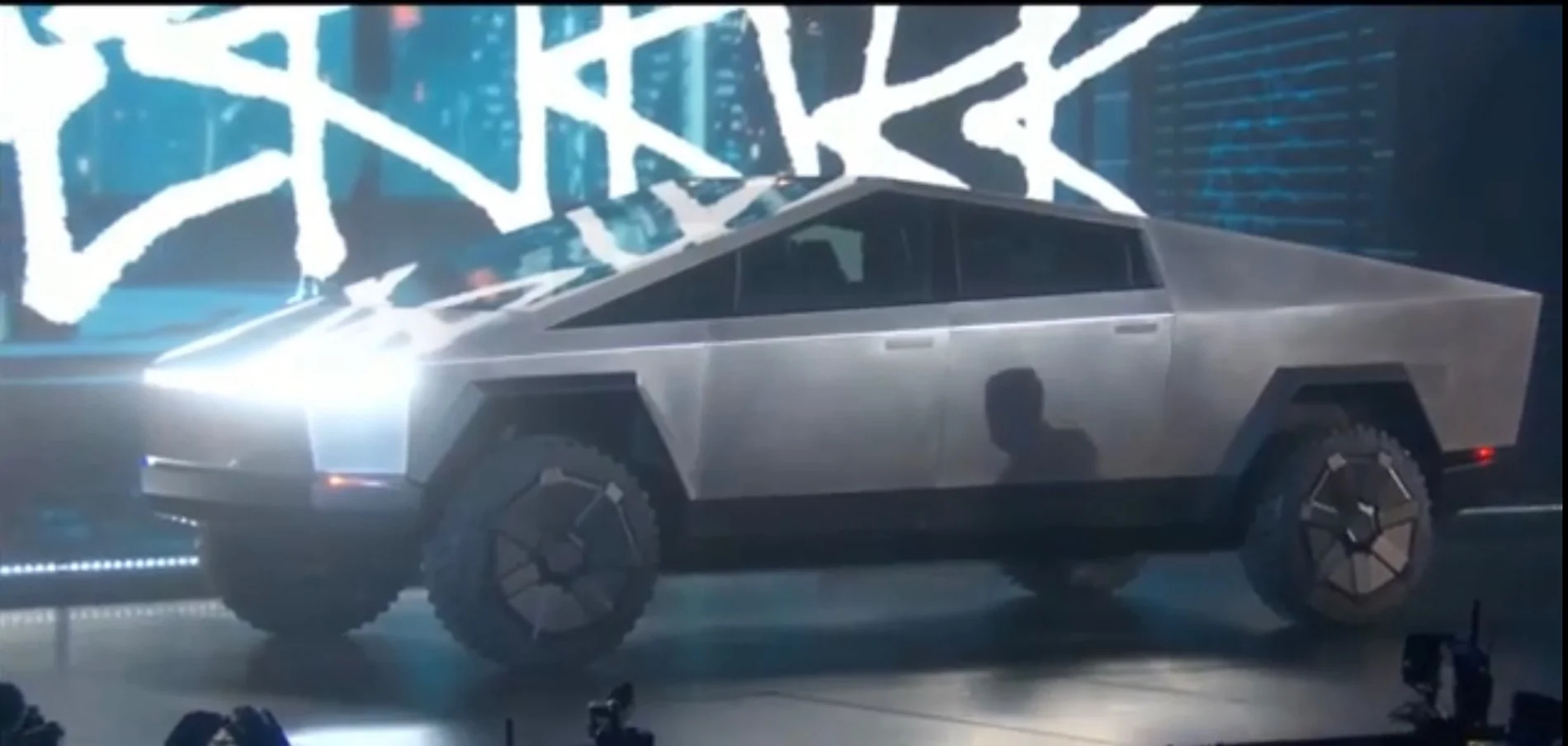 CyberGlow here 👋 First & Only RGBW Cybertruck Light Bar That Keeps OEM ...