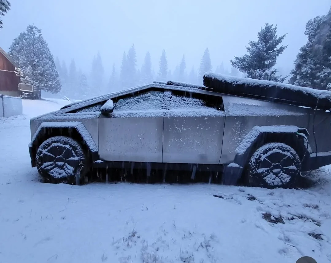 Snow blocking headlights | Tesla Cybertruck Forum - Cybertruck Owners Club