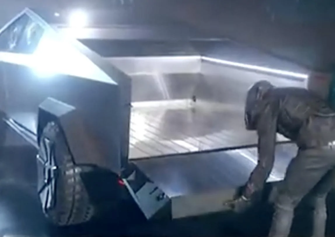 Cybertruck roof rack for work..... to carry long lumber on top or ...