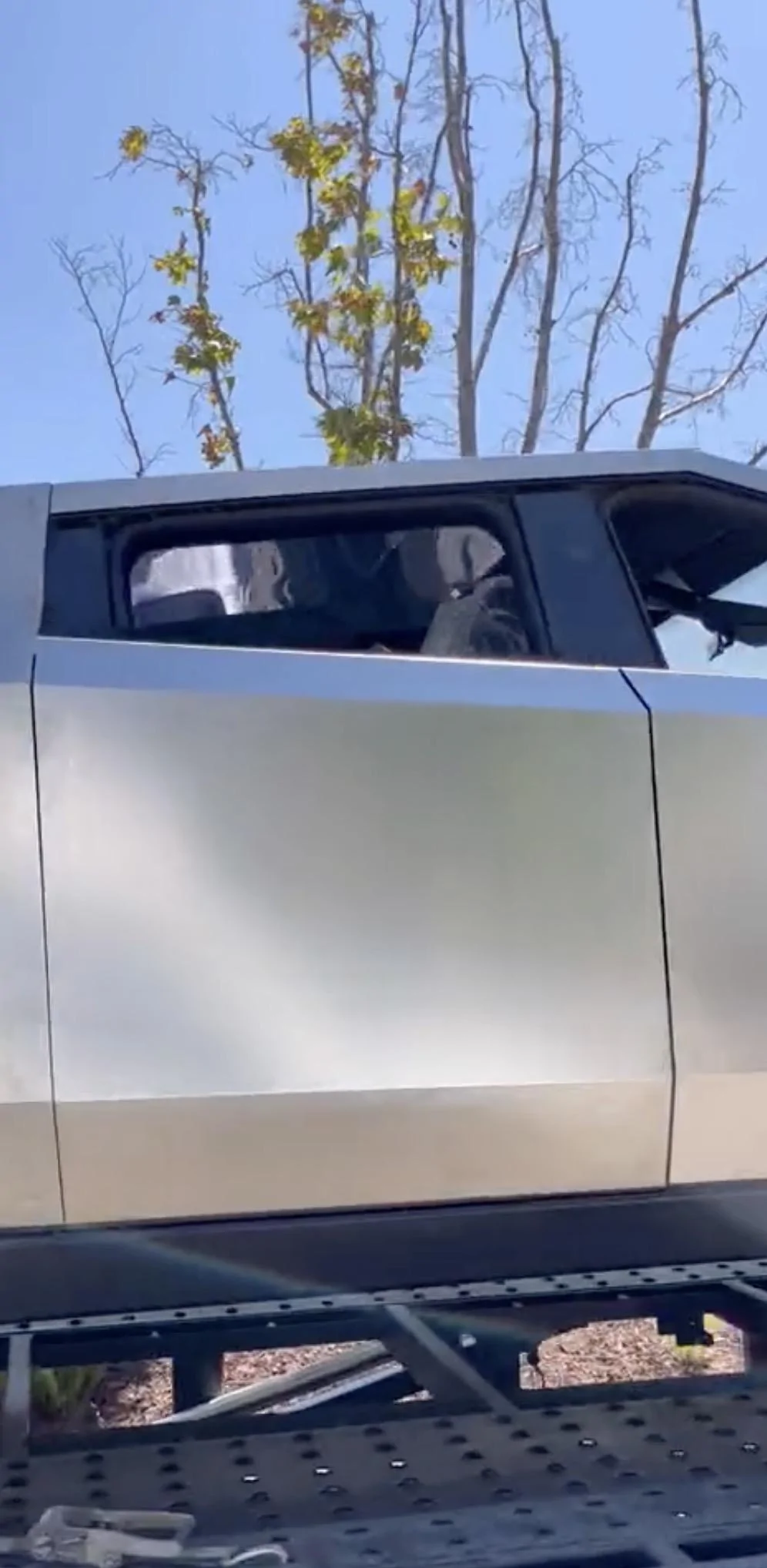 A look at interior of glass roof / cabin ceiling | Tesla Cybertruck ...