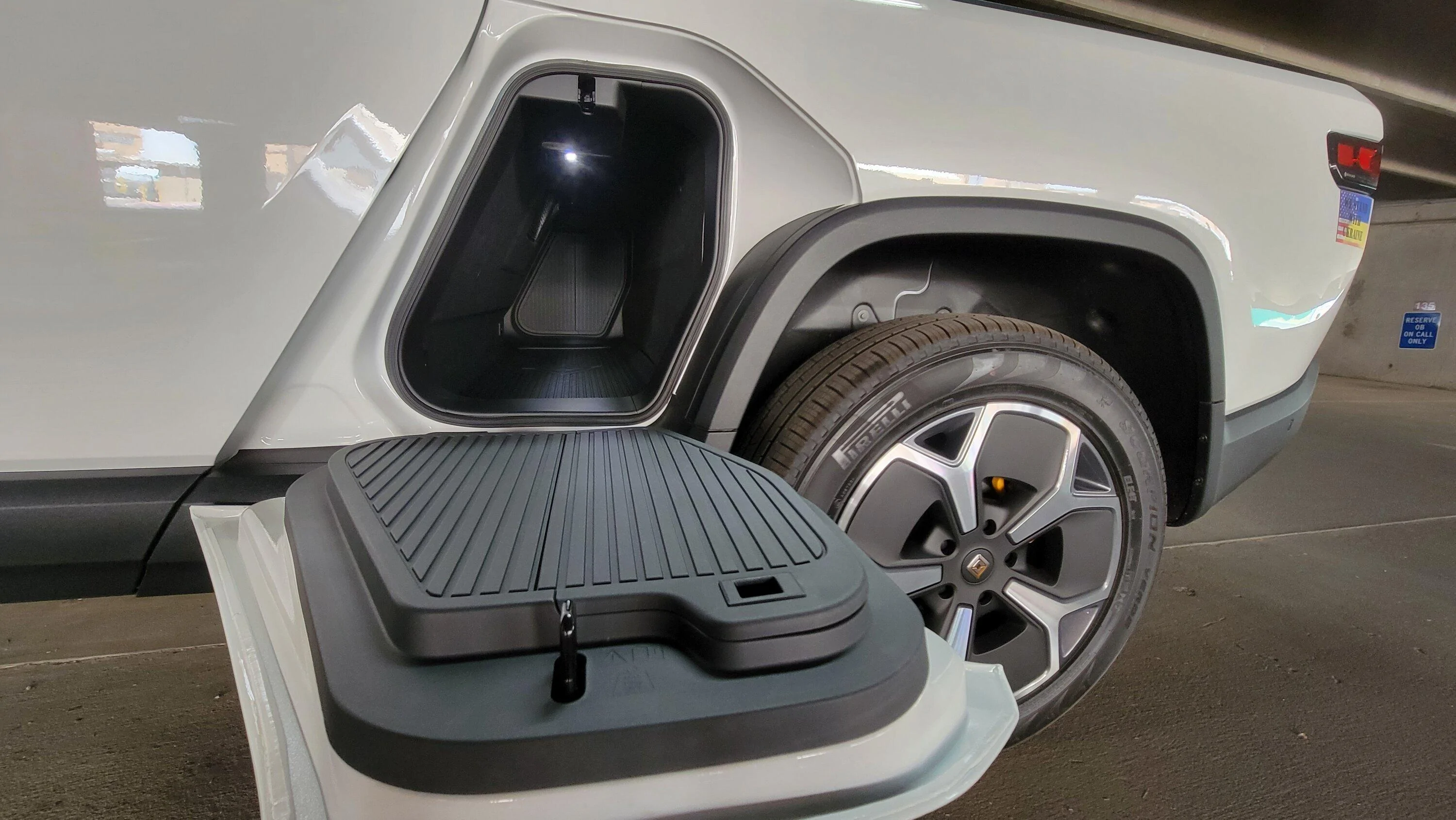 Dogs in the Vault | Page 2 | Tesla Cybertruck Forum - Cybertruck Owners ...