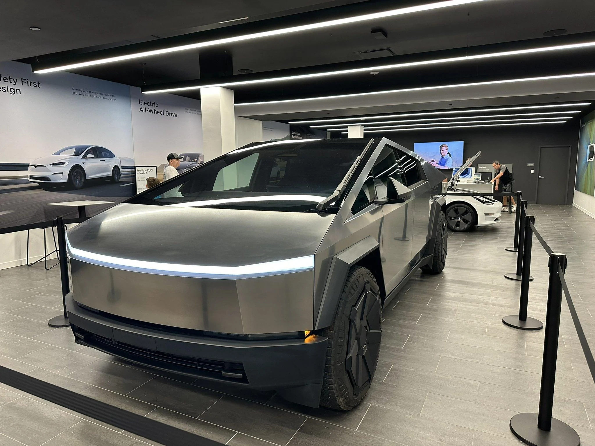 NYC & Tampa Florida stores have Cybertrucks! | Tesla Cybertruck Forum ...