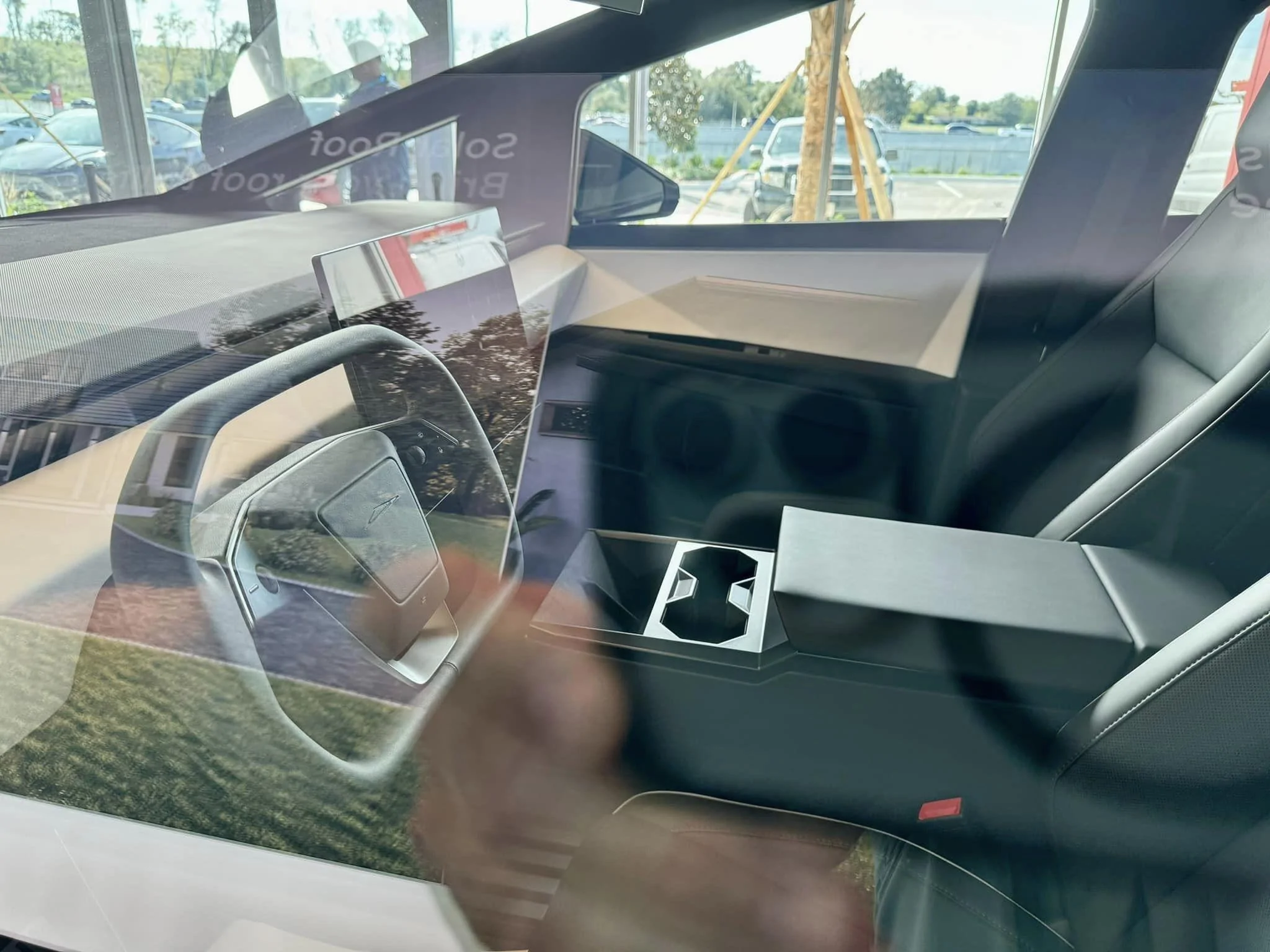 A Cybertruck appears at just-opened Clermont Florida Tesla Store ...