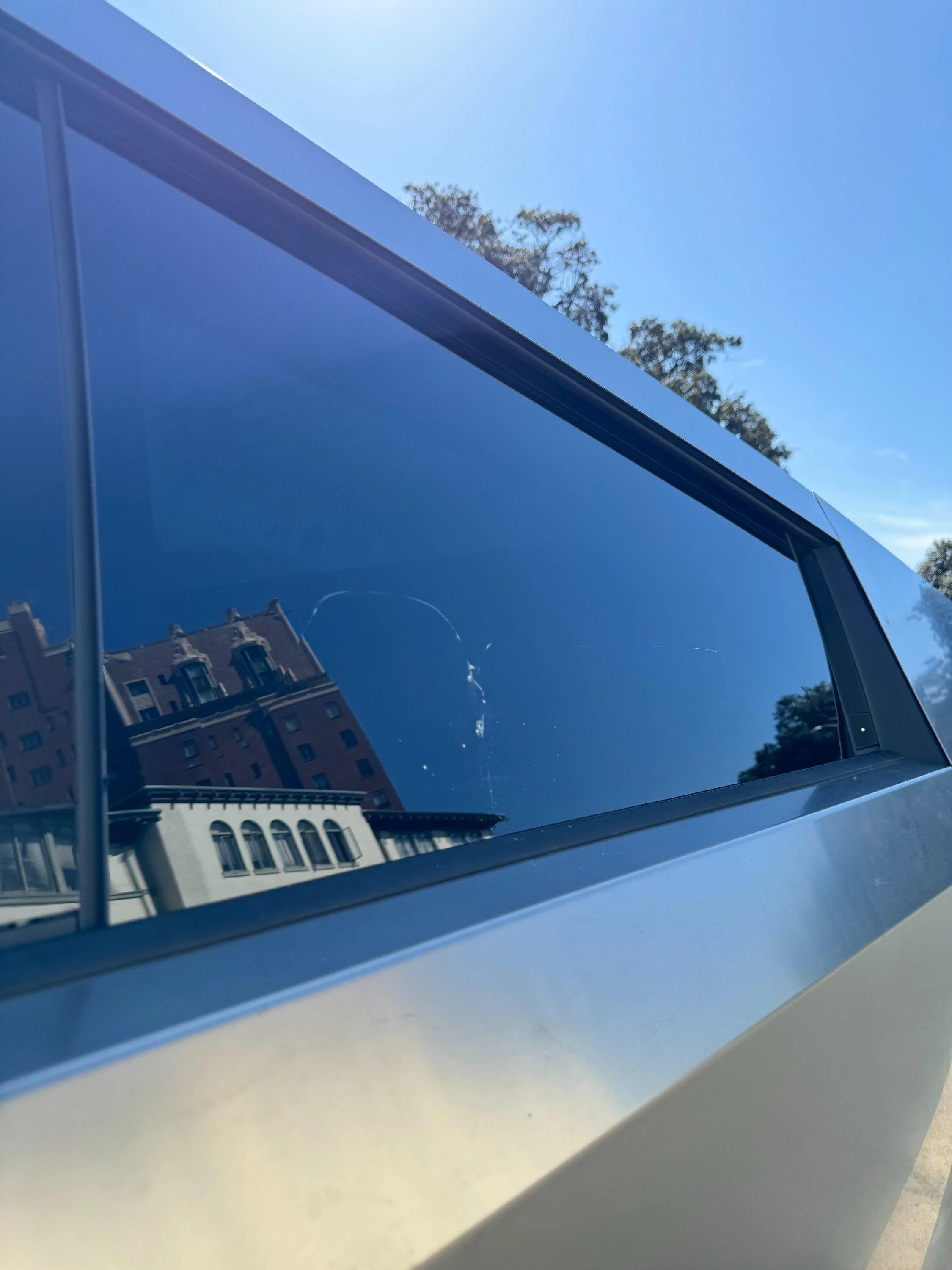 Cybertruck glass windows and roof stop criminals from breaking in ...
