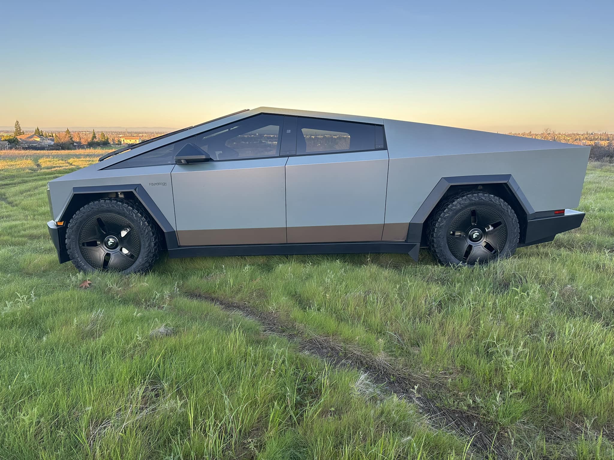 Cybertruck on Aftermarket 22" Forgiato Wheels | Tesla Cybertruck Forum ...