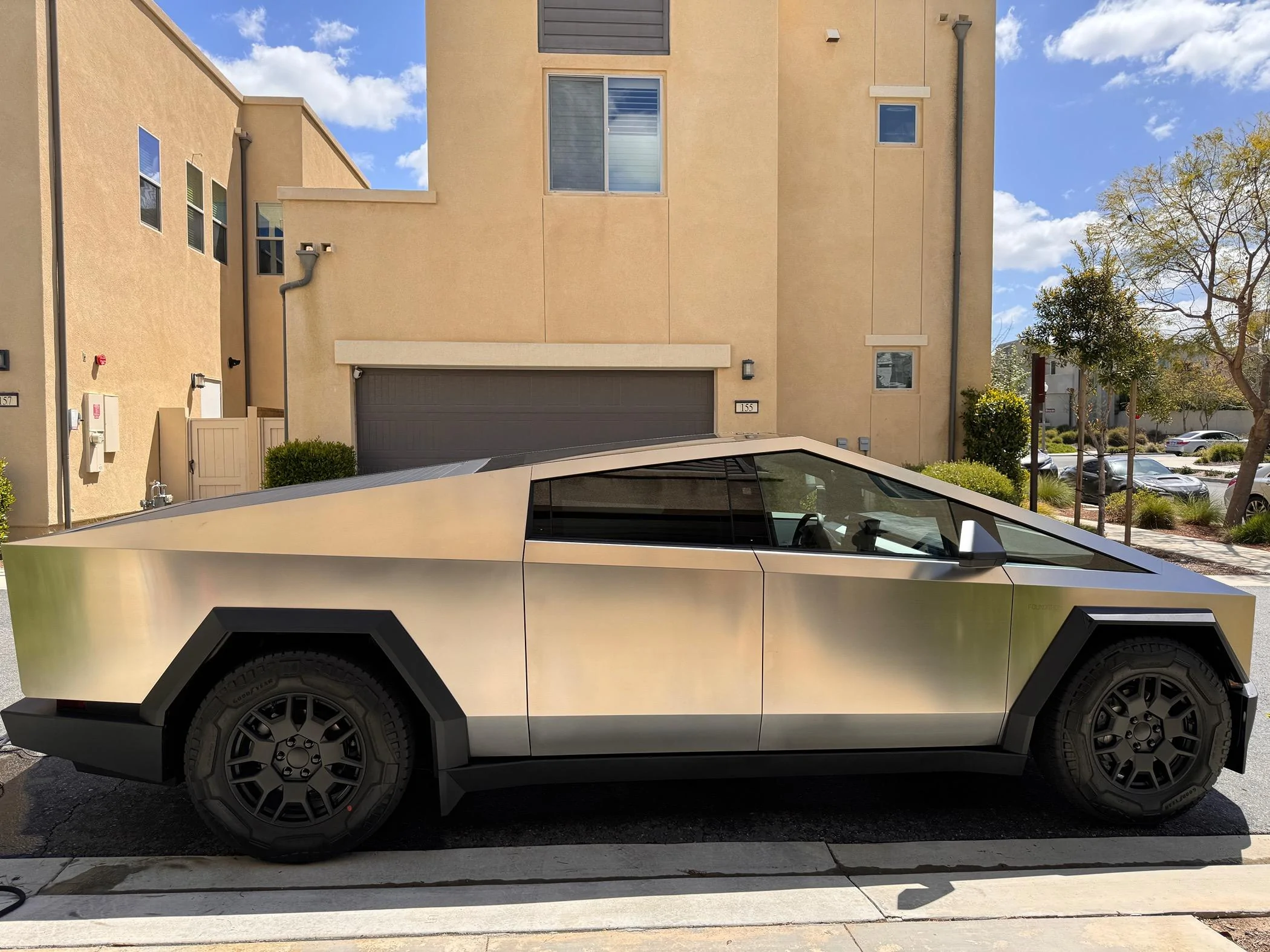 New Replacement Lug Nuts In Black + DIY Painted Center Caps | Tesla ...