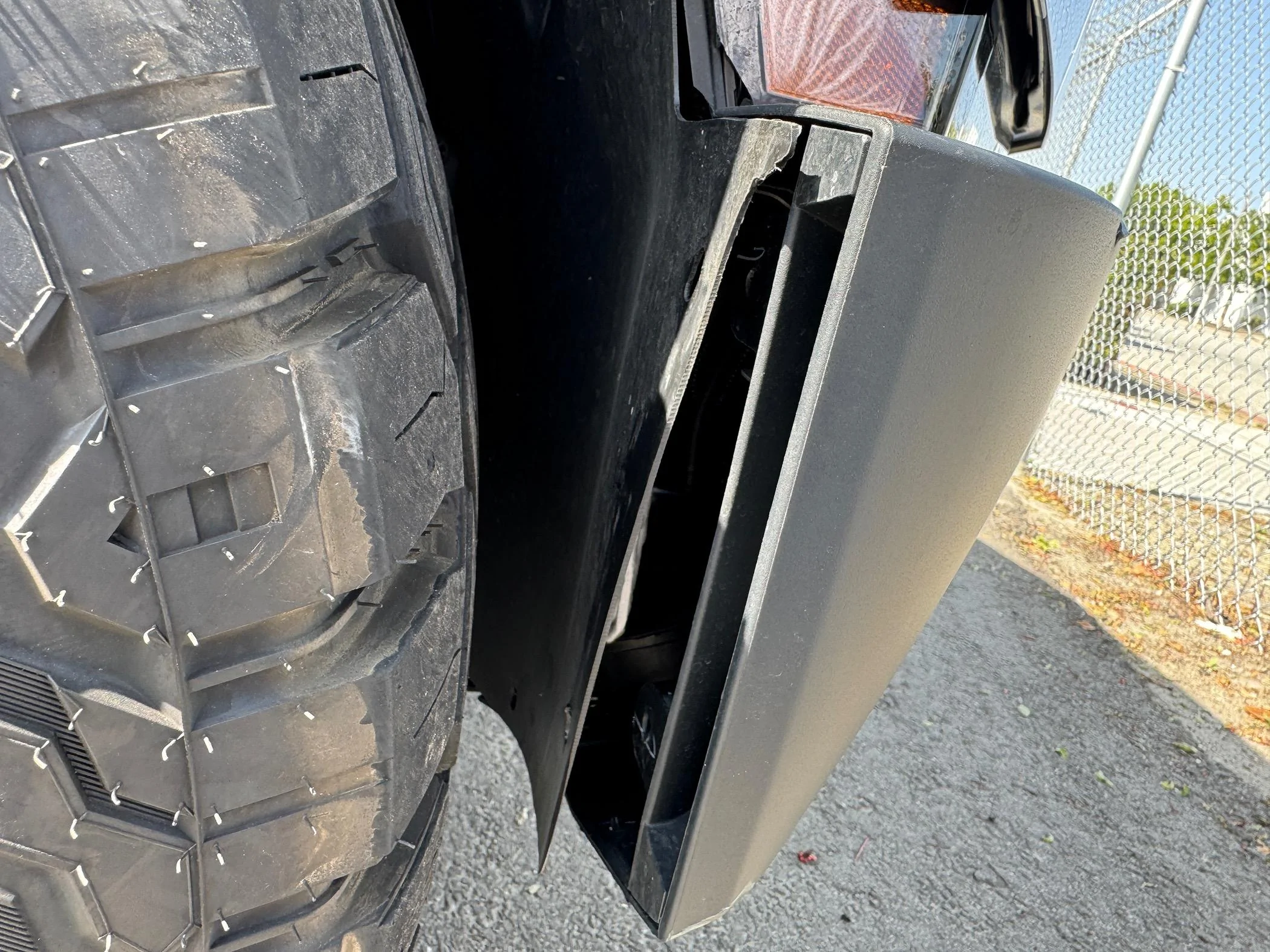 Cybertruck vs Wheelbarrow on the highway | Tesla Cybertruck Forum ...