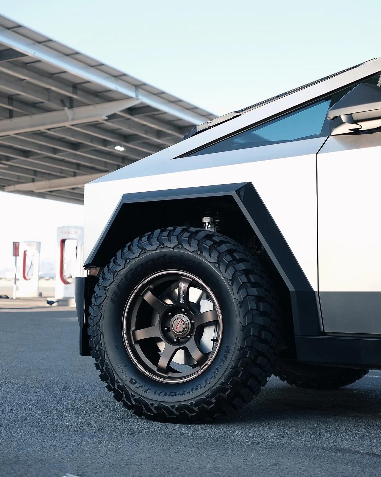 18” Wheels: Rays TE37 Large P.C.D. Mounted + BFG KM3 Mud Terrain 35x12 ...
