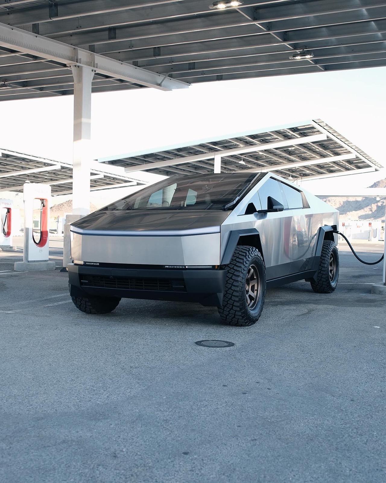 18” Wheels: Rays TE37 Large P.C.D. Mounted + BFG KM3 Mud Terrain 35x12 ...