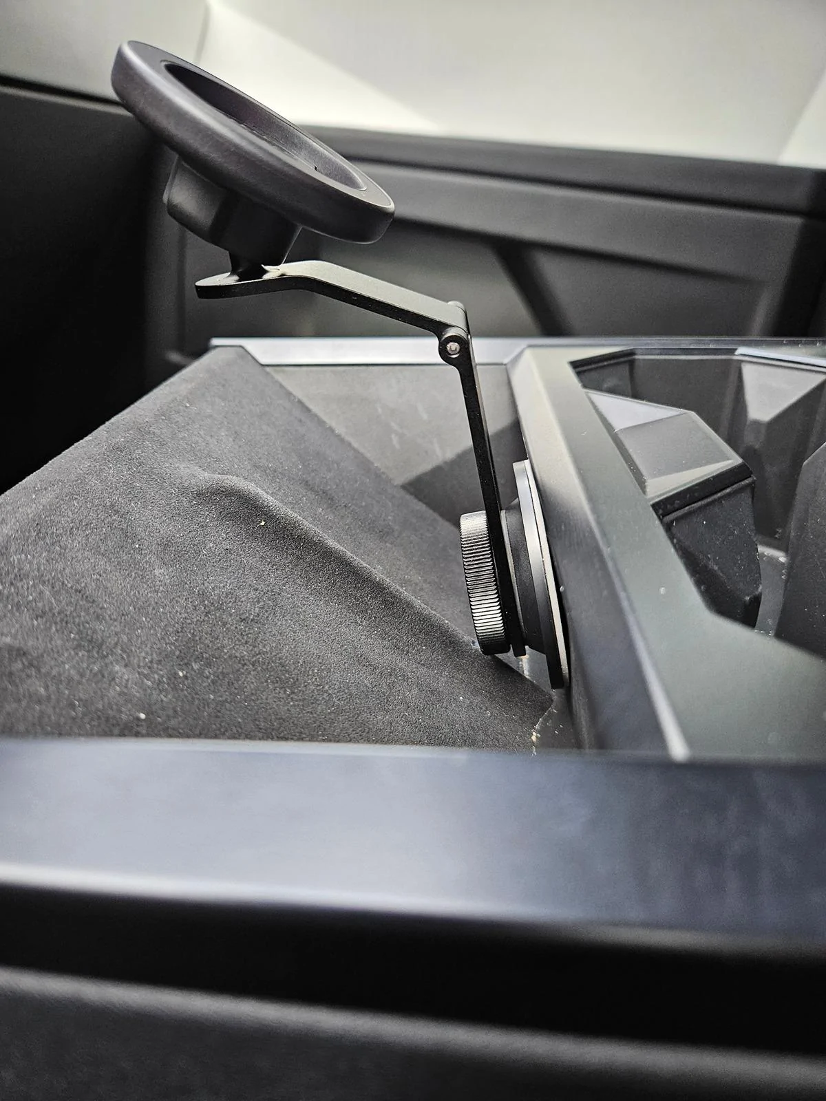 Best phone mount for Cybertruck! | Page 2 | Tesla Cybertruck Forum ...