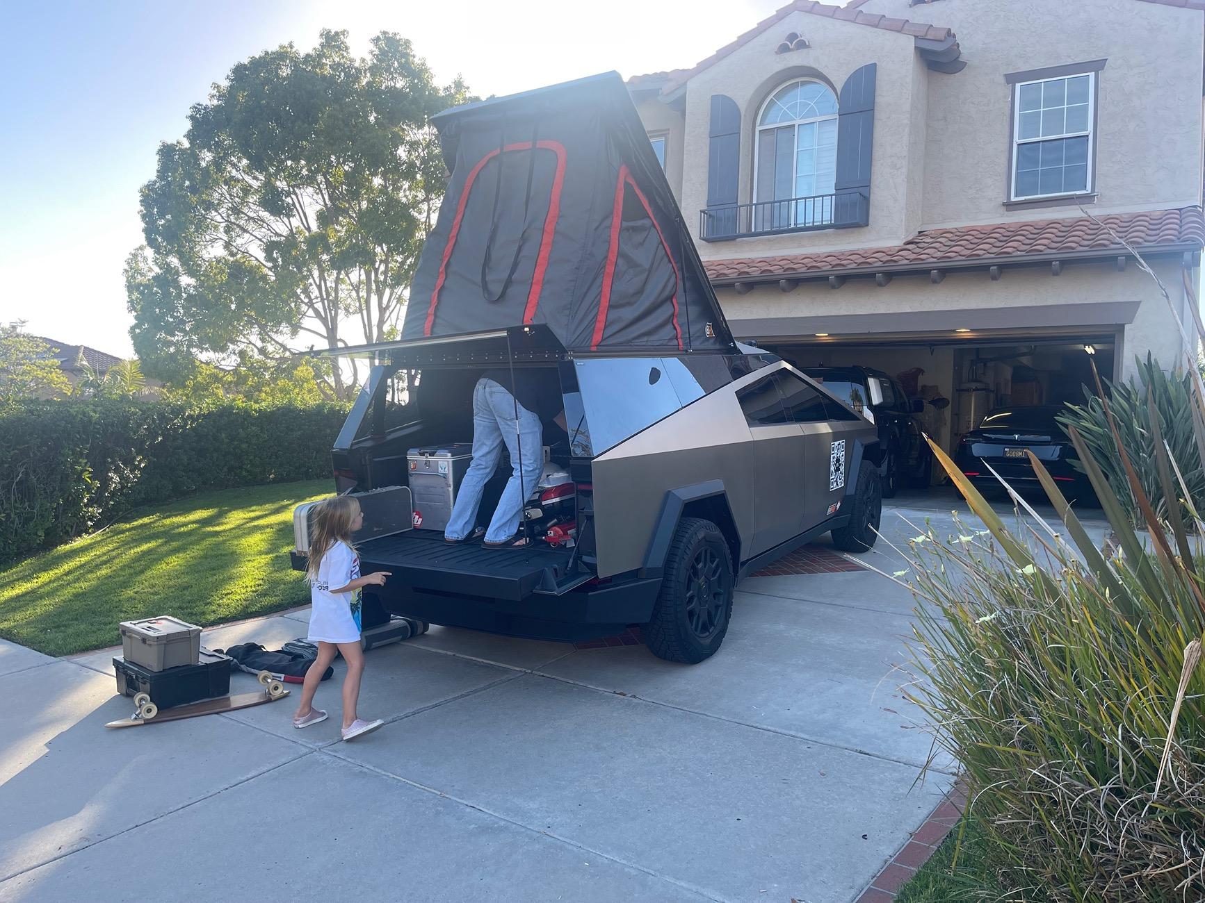 CYBERTRUCKco World’s First Production-Intent roofrack w/ custom rooftop ...