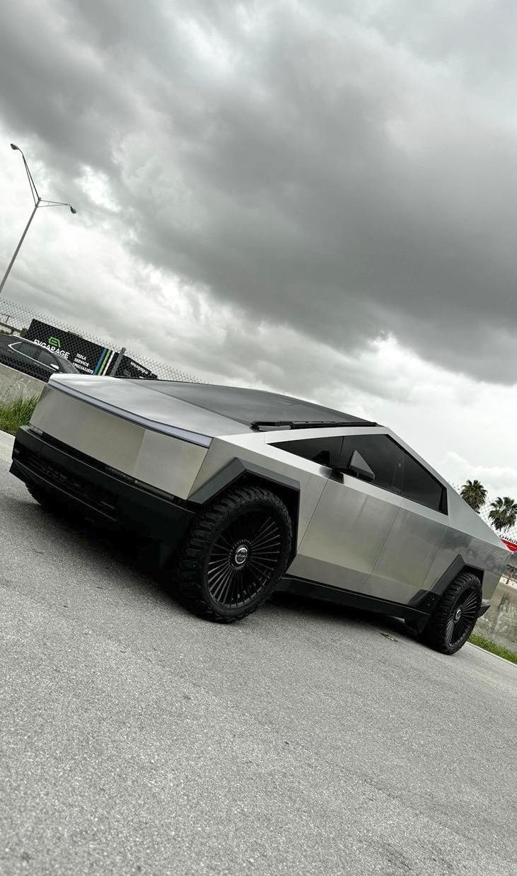 Aftermarket Black Interior + 24" Inch Wheels | Tesla Cybertruck Forum ...