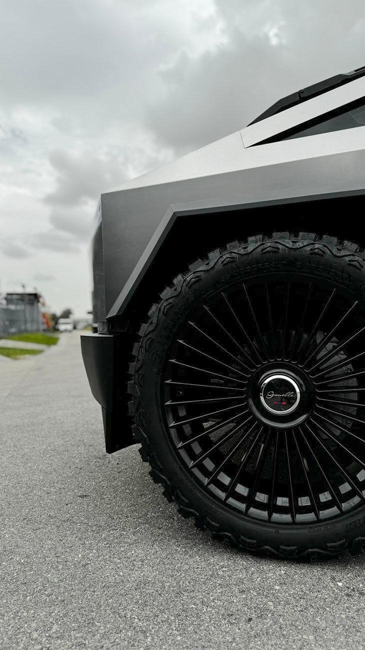 Aftermarket Black Interior + 24" Inch Wheels | Tesla Cybertruck Forum ...