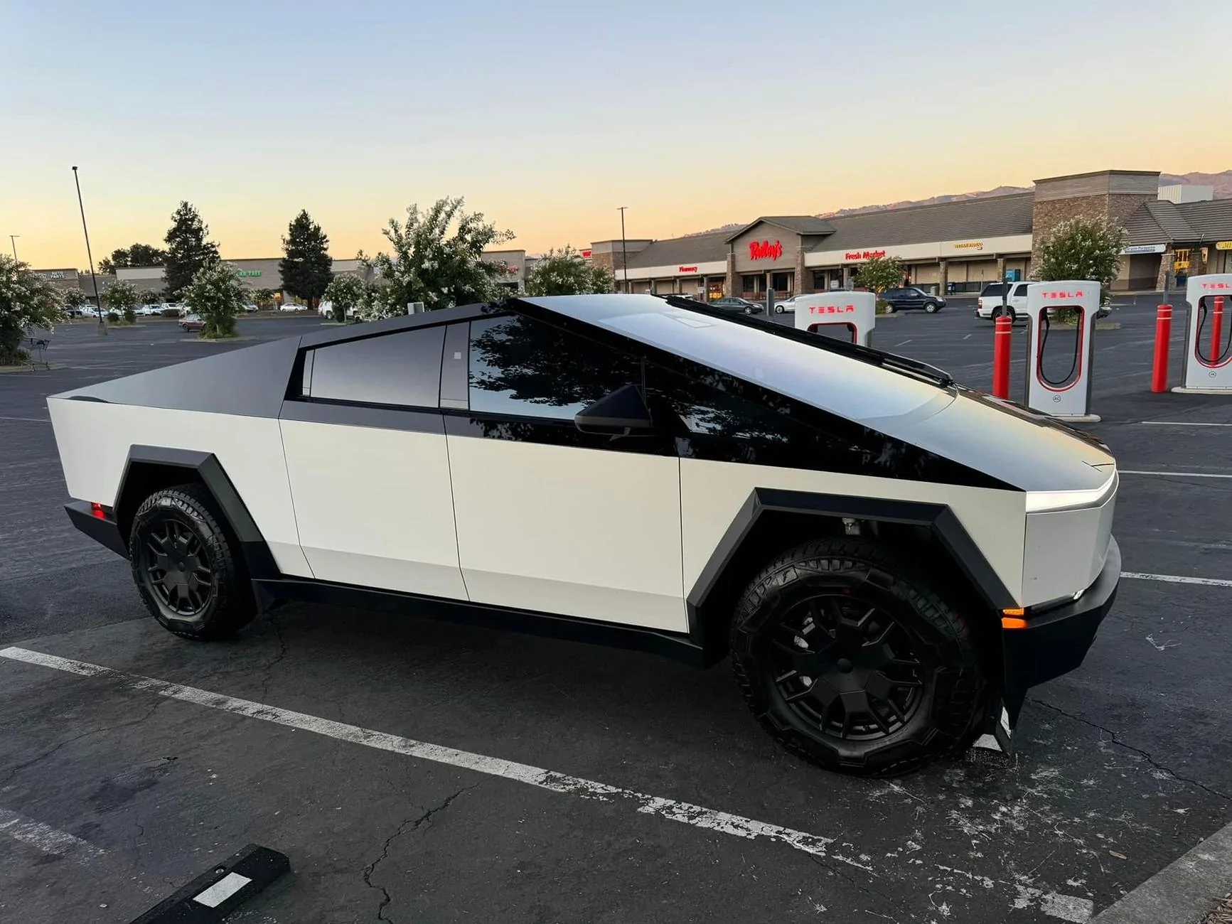 TWO-TONE / DUAL-TONE / MULTIPLE COLORS Vinyl Wrap & PPF Cybertruck ...