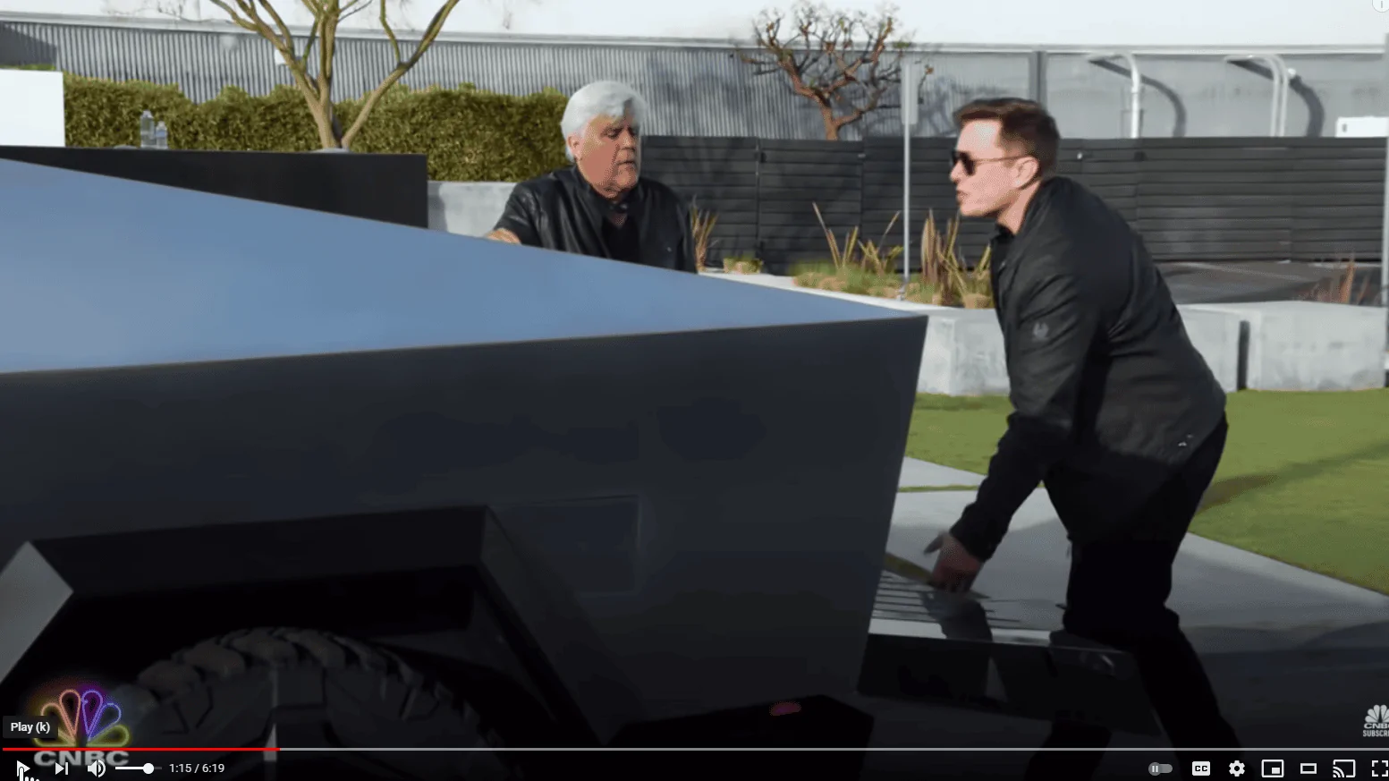 Video: Cybertruck Lowered Rear Air Suspension and Drops Tailgate Ramp ...