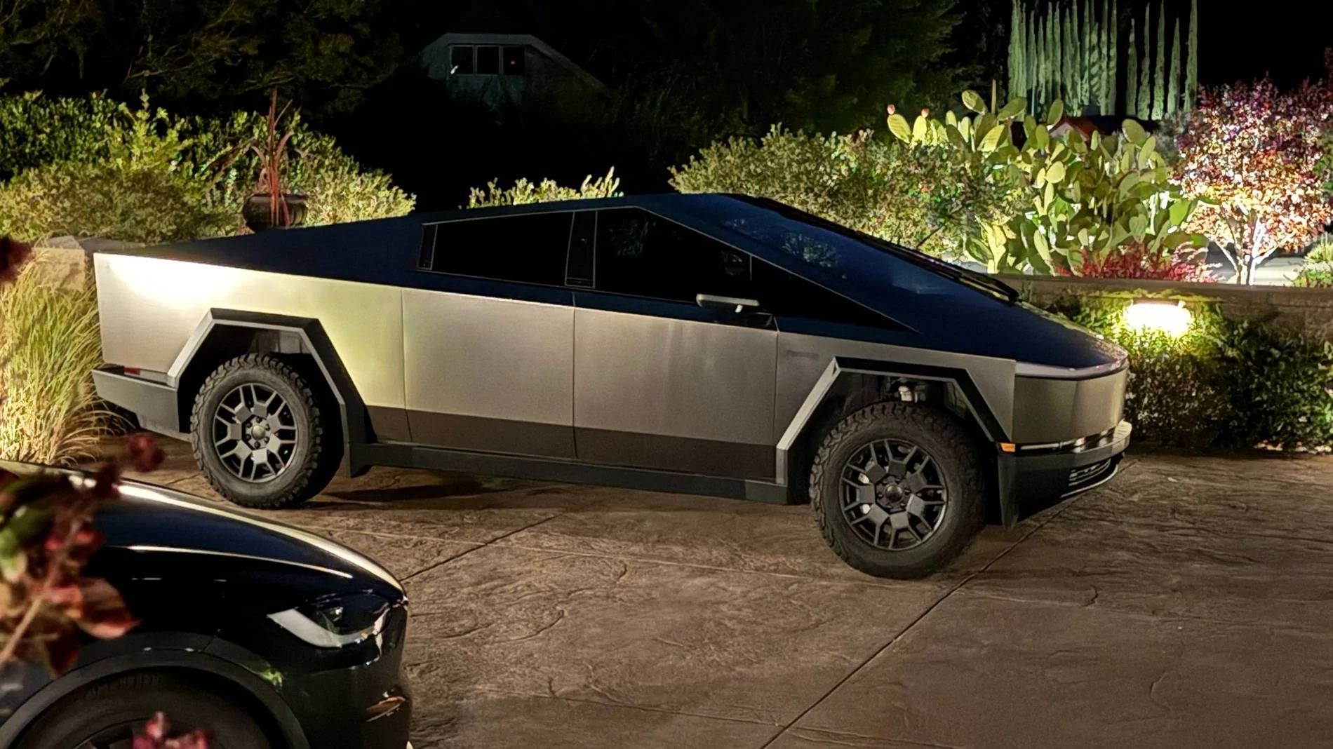 Stek DYNOchrome Black Matte - Chrome Finish PPF Wrap on Cybertruck ...