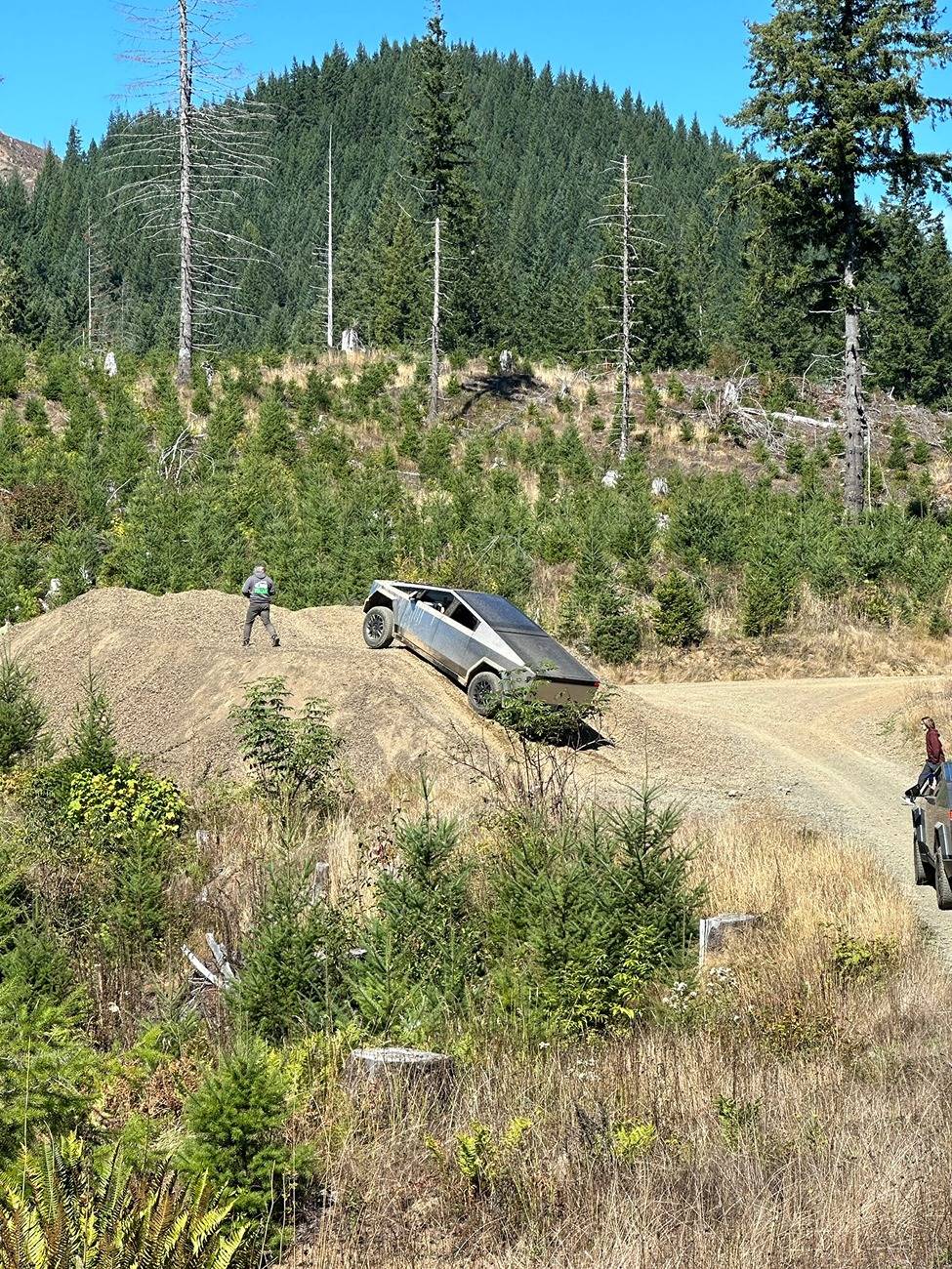 Offroad Rally by 8 Cybertrucks in Tillamook, Oregon 📐 | Tesla ...