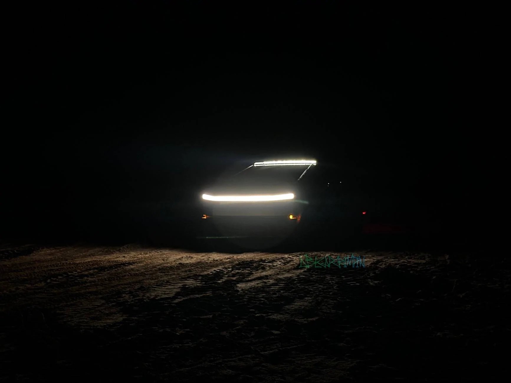 Tesla Offroad Light Bar: Night Time, Ditch Lights and 1% vs 100% ...