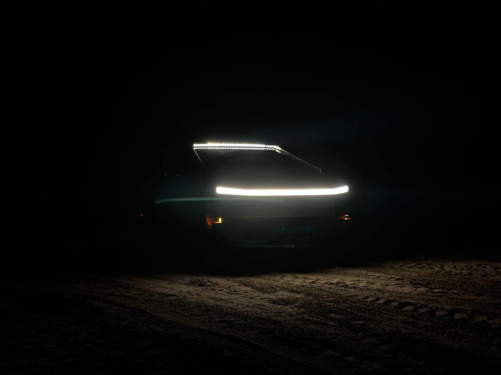 Tesla Offroad Light Bar: Night Time, Ditch Lights and 1% vs 100% ...