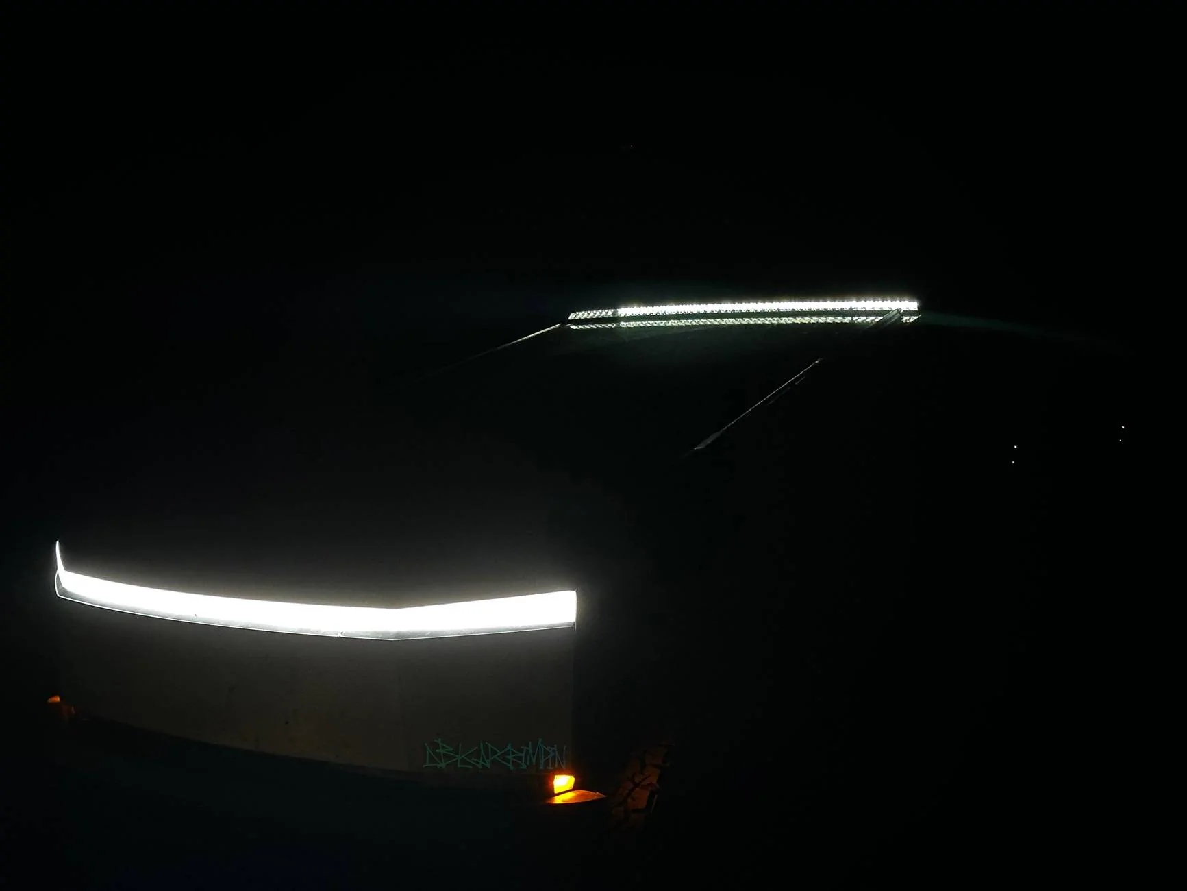 Tesla Offroad Light Bar: Night Time, Ditch Lights and 1% vs 100% ...