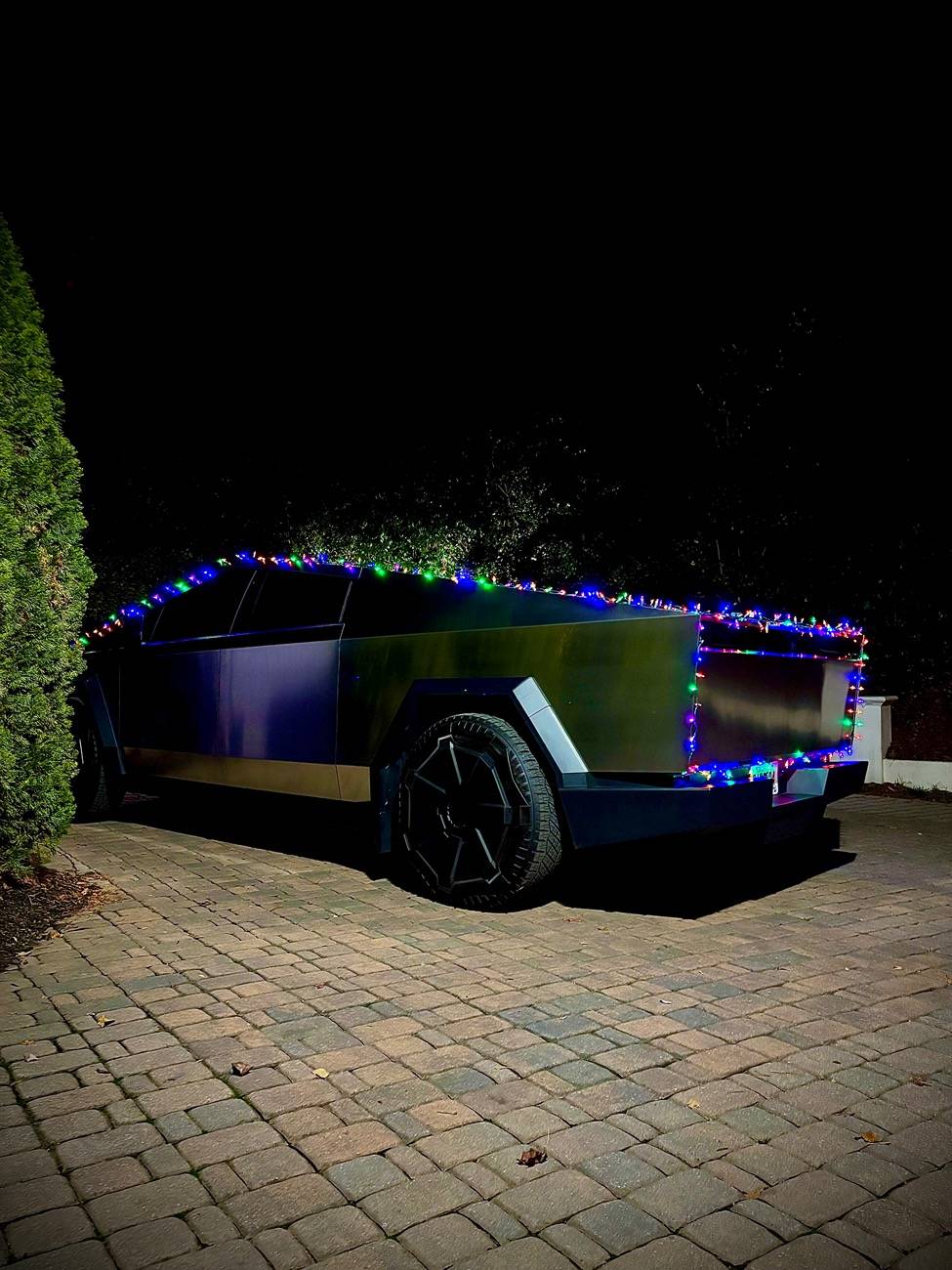 Holiday / Christmas lights decorated Cybertrucks 🎄🎅 | Tesla Cybertruck ...