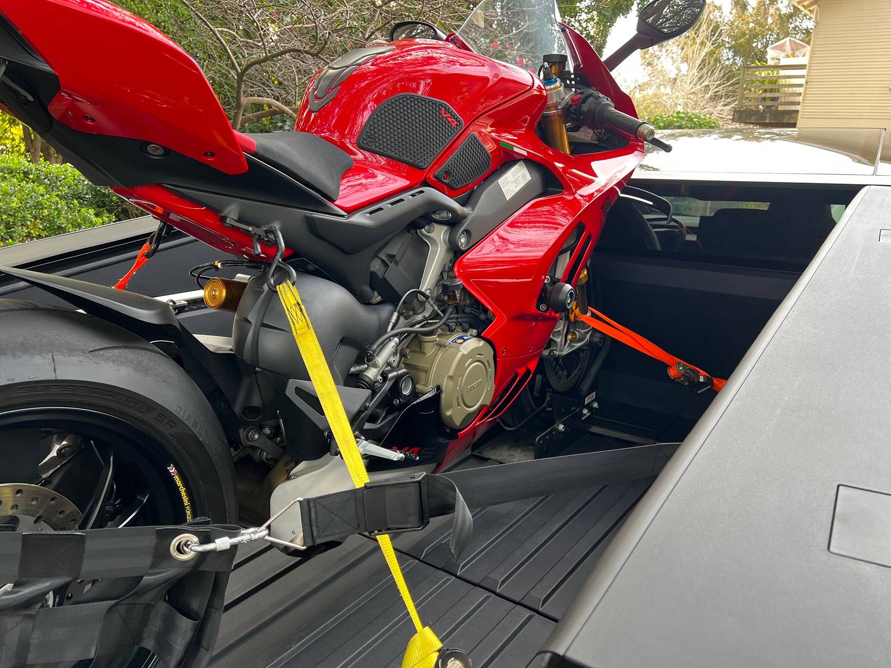 Ducati Panigale successfully loaded in CT! Post your motorcycles in bed ...