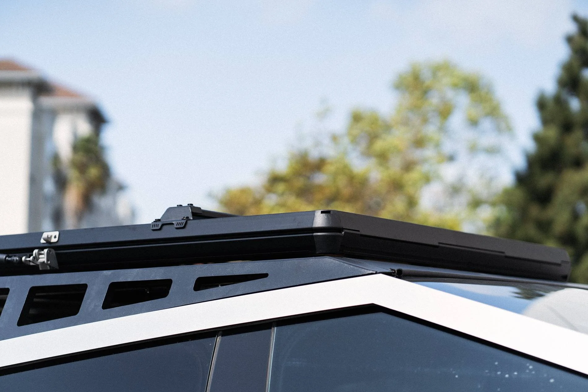 Mars Aeroblade + Expedition Rack + Mars 50" Lightbar + Integrated Wind ...